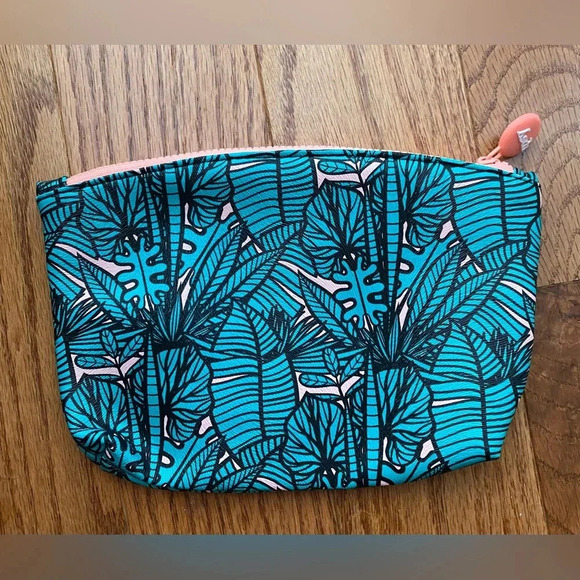 ipsy | Bags | Ipsy Green Tropical Plant Print Zipper Makeup Bag Pouch ...